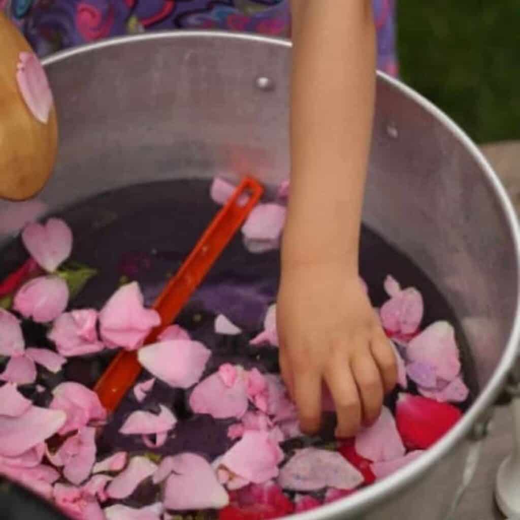 Spring Science Experiments for Preschoolers (25 Easy Ideas)